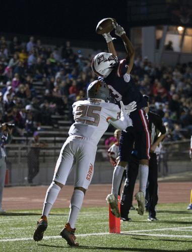 Javon Davis went the distance in Ike's 21-7 Homecoming victory | Prep ...