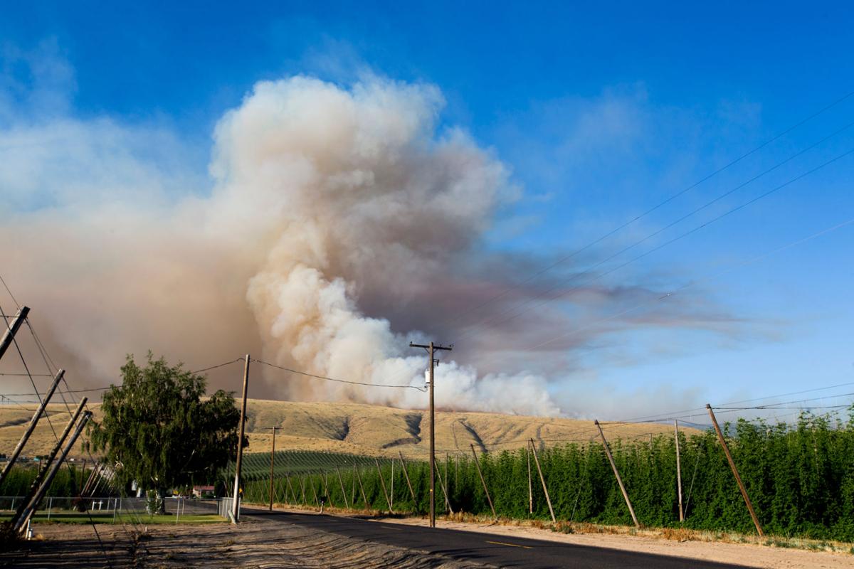 Wildfire breaks out on Rattlesnake Ridge | Local | yakimaherald.com