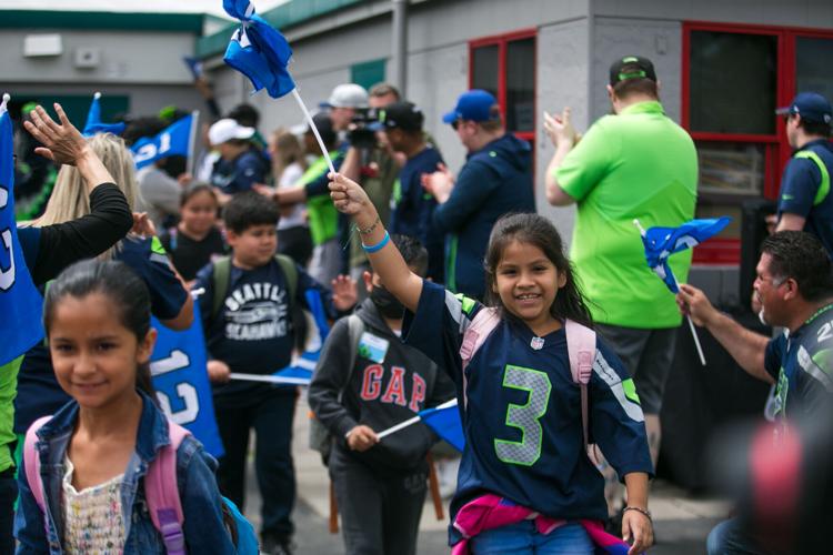 Seahawks rookies, Eagles running back visit area schools | Sports ...