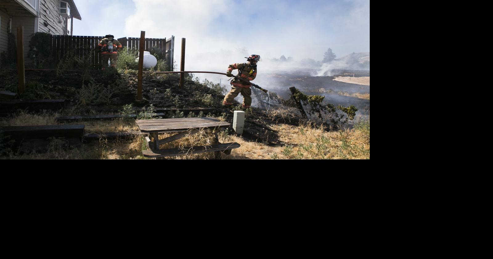 Firefighters quickly corral Selah brush fire | Wildfires | yakimaherald.com