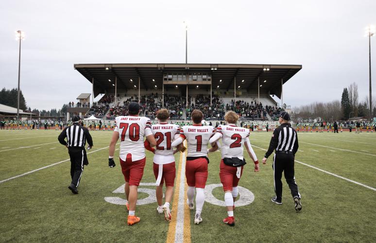 Ambrose: East Valley's decorated seniors share one last moment on field ...