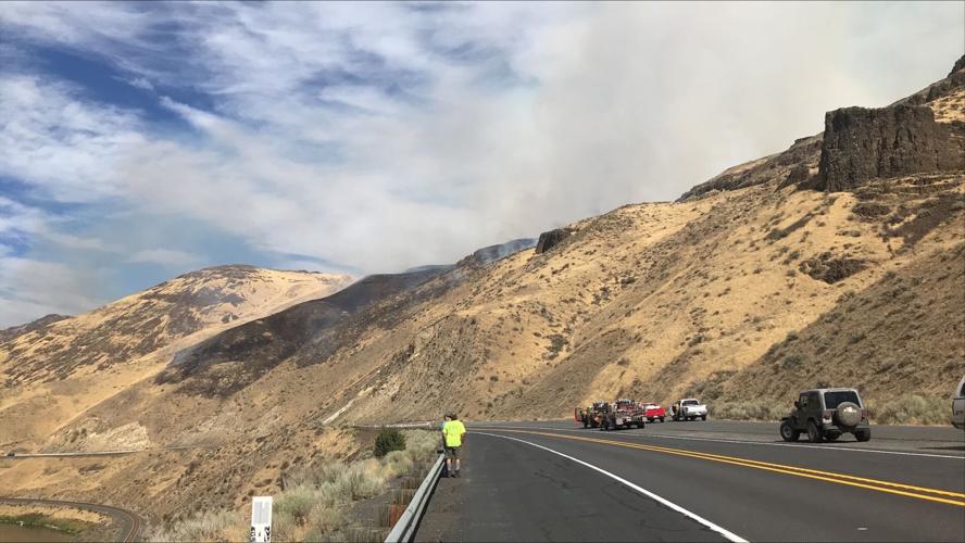 Crews fighting two brush fires in Yakima River Canyon; SR 821 reopens ...