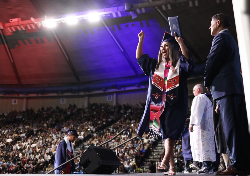 Eisenhower graduation | | yakimaherald.com
