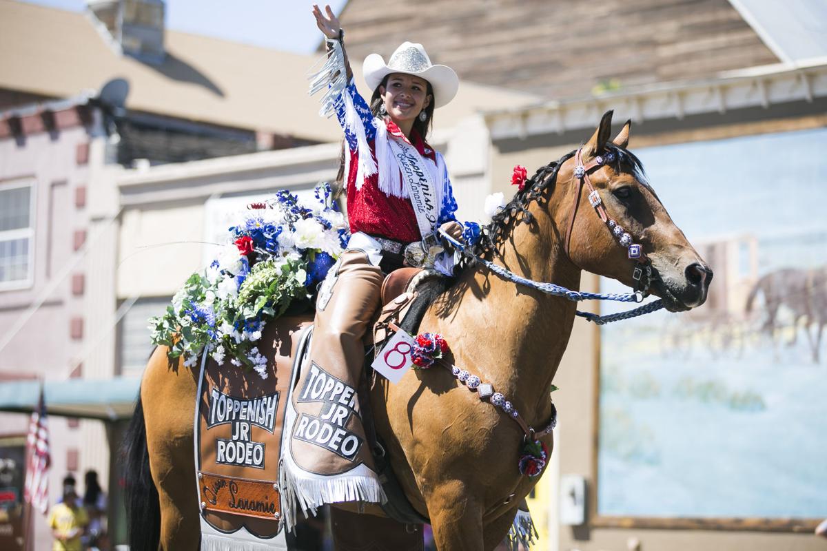 Thousands gather for Toppenish Wild West Parade | News Photos ...