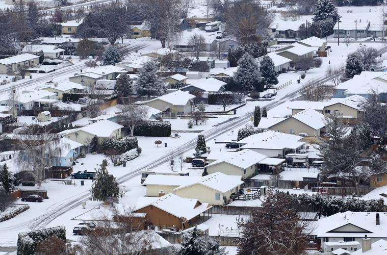 Snowfall causes slow-going around Yakima Valley | Local | yakimaherald.com