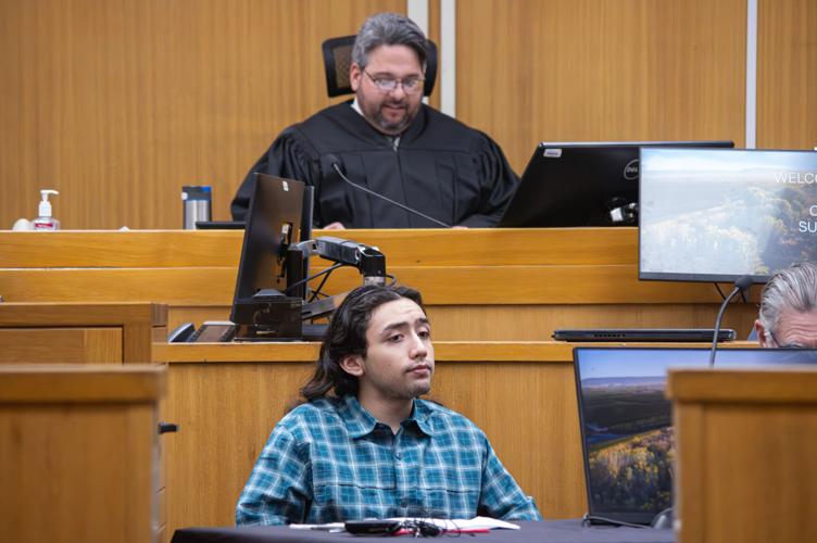 Trial resumes for murder suspect who tried to run during jury selection ...