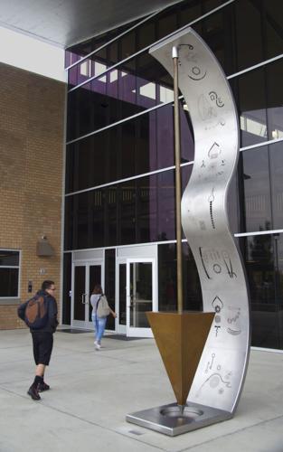 Sculpture fits YV-Tech campus well, artist says | Local | yakimaherald.com