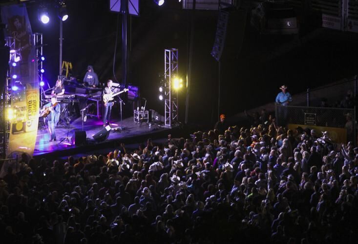 Behind the Chutes concert gives country music fans a chance to get up ...