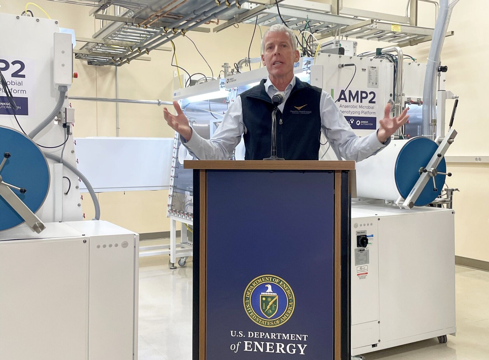 Federal government slashes Tri-Cities lab, then invests in it ...