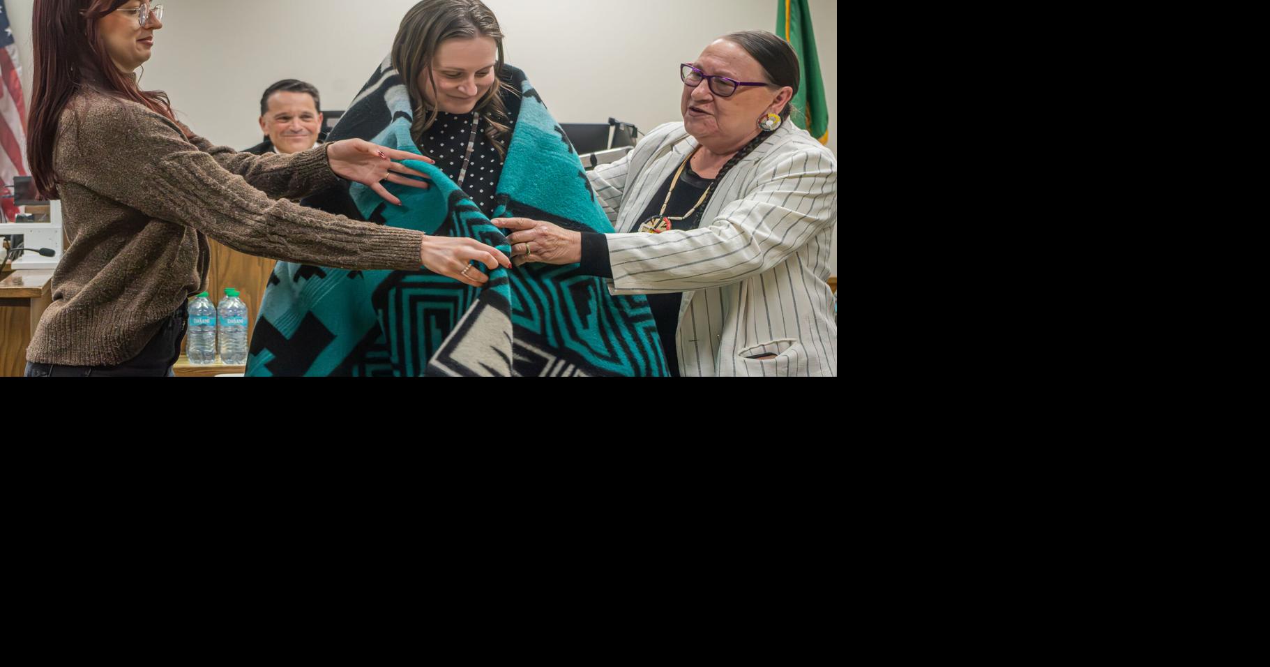 Julia Davis sworn in as newest Yakima County District judge | Crime And ...