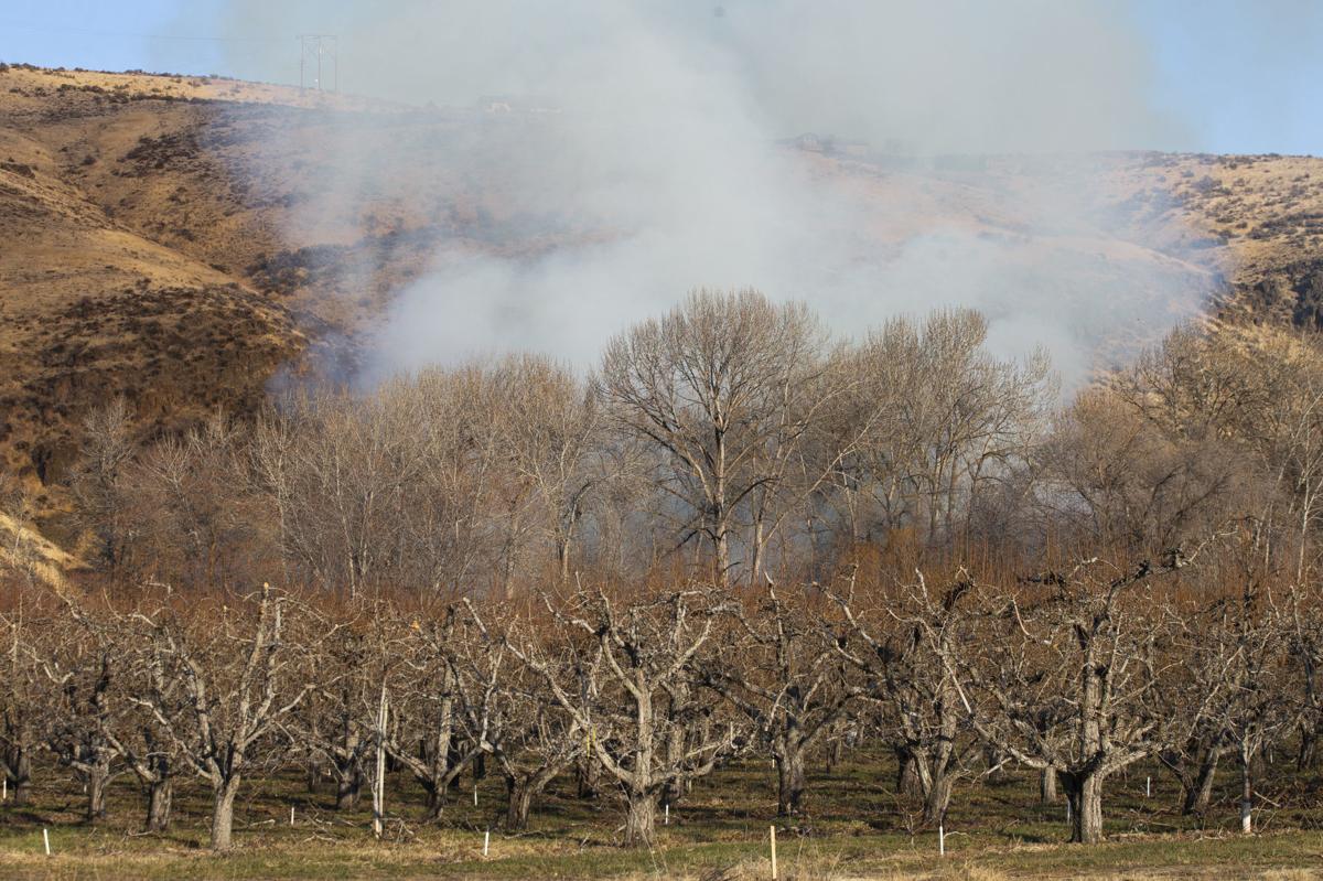 Yakima firefighters say brush fire along river deemed suspicious ...