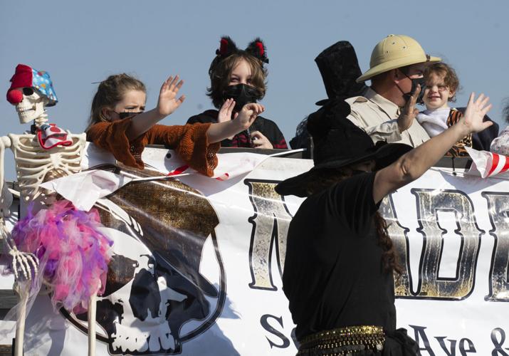 PHOTOS: 60th Yakima Sunfair Parade | Photos and Videos | yakimaherald.com