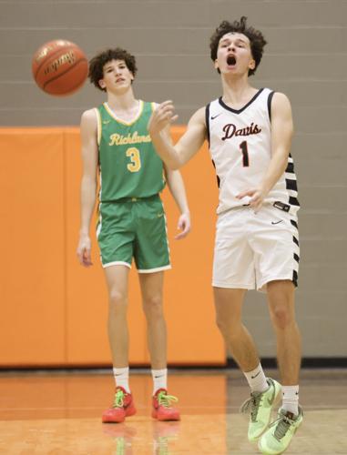 Hernandez shines as Davis boys hold off Richland to avenge loss last ...