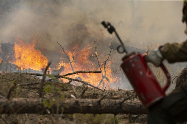 Schneider Springs Fire burning northwest of Naches engulfs another 2K ...
