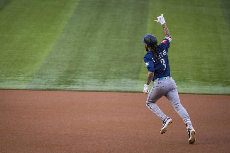 Rowdy Tellez’s pinch-hit single helps Mariners extend winning streak ...