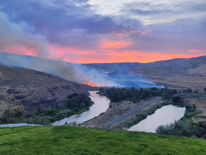 Fire near Roza Creek burns nearly 300 acres Tuesday night; Level 1 evacuation notices issued ...