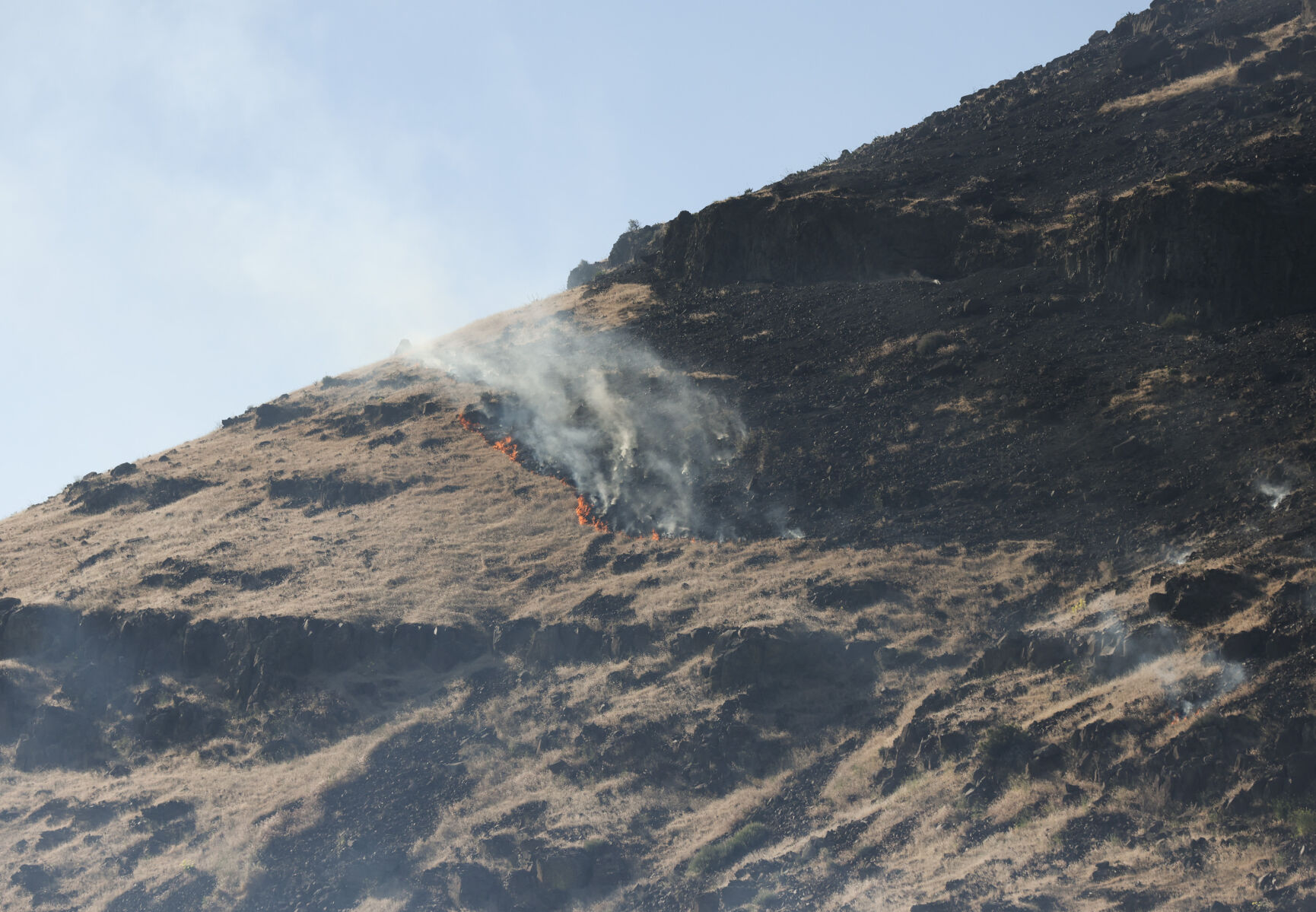 Updated: Fire burns more than 100 acres on Selah Ridge and causes local ...