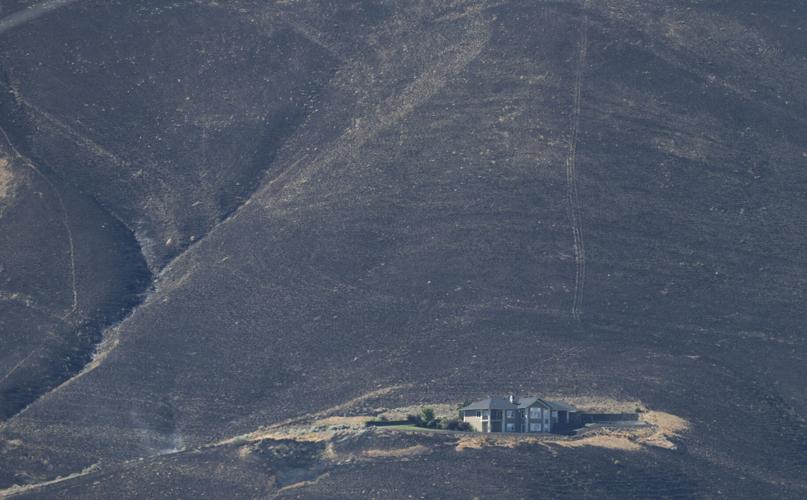 Evacuation levels lowered on Thorp Road fire near Moxee and Konnowac ...