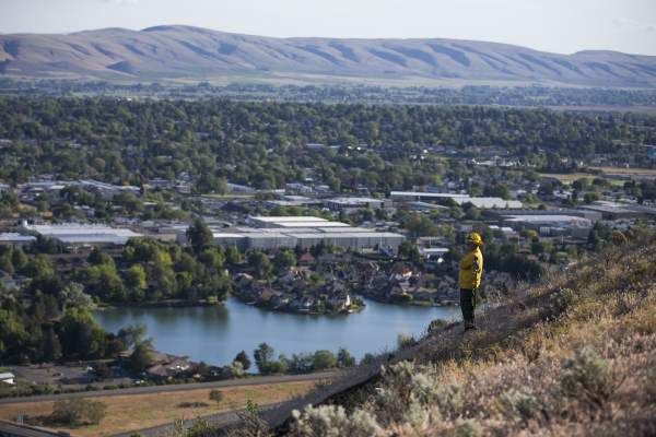 Selah Ridge brush fire contained | Local | yakimaherald.com