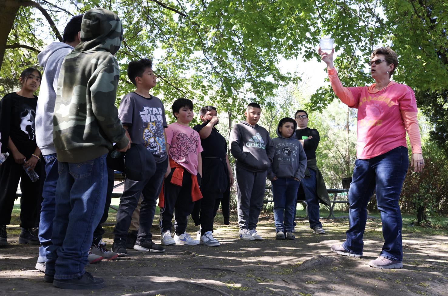 PHOTOS: Garfield Elementary fifth graders release salmon in Ahtanum ...