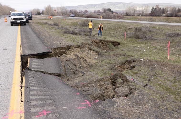 Damaged irrigation culvert near Wapato shuts down Interstate 82 lanes ...