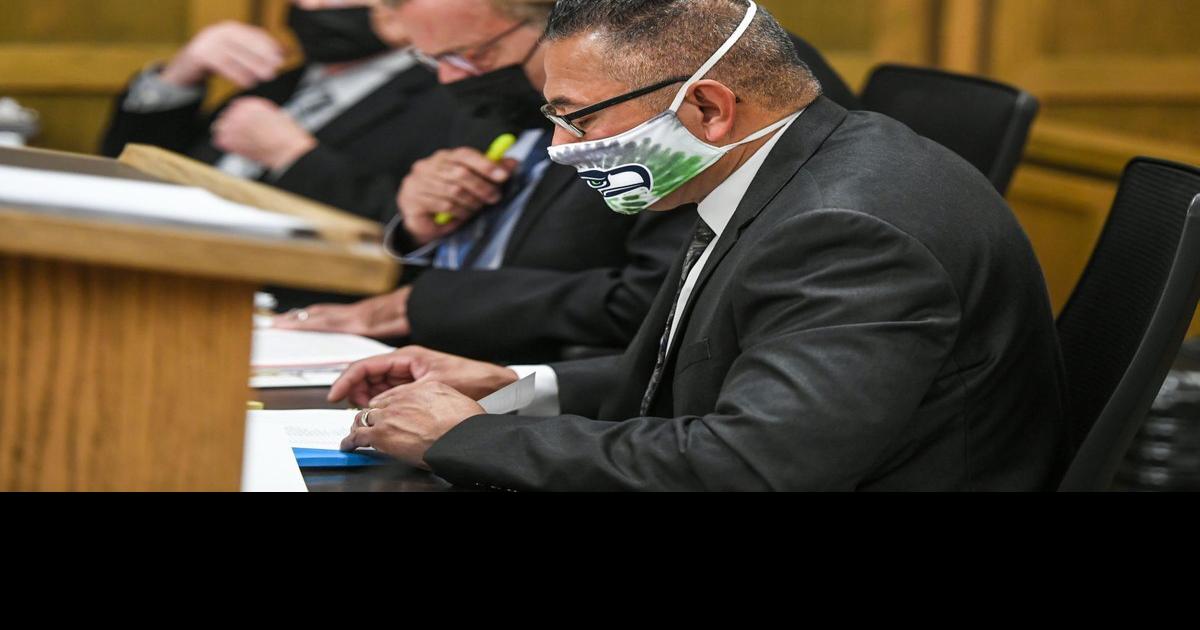 Jury begins deliberations in former Pasco officer's murder trial ...