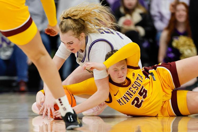 Sayvia Sellers leads Washington Husky women to win over Minnesota | UW ...