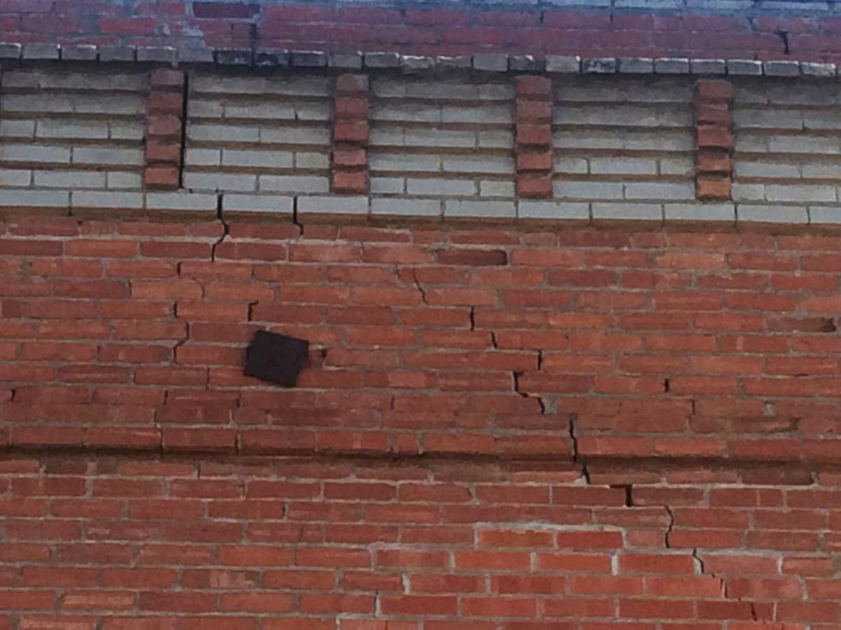 Mabton City Hall is cracking up — literally | Local | yakimaherald.com