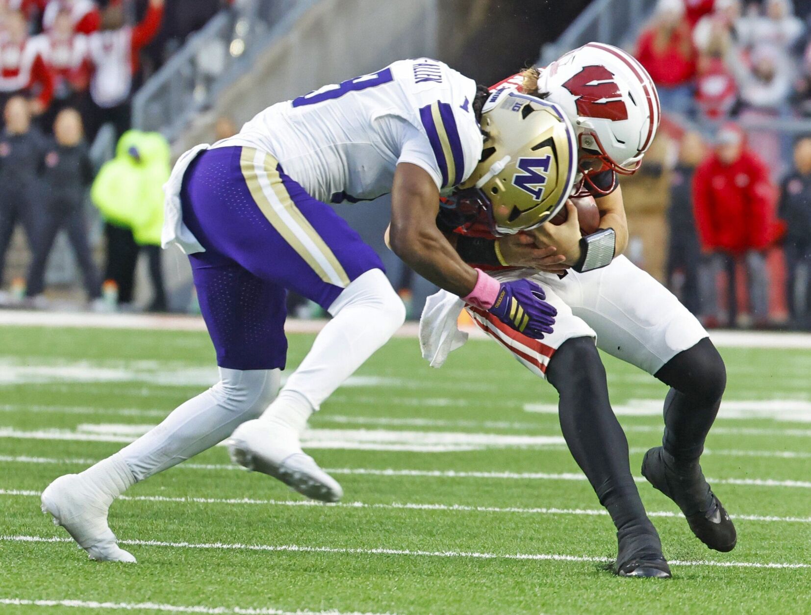 Photos: Washington Huskies take on Wisconsin | UW Sports | yakimaherald.com