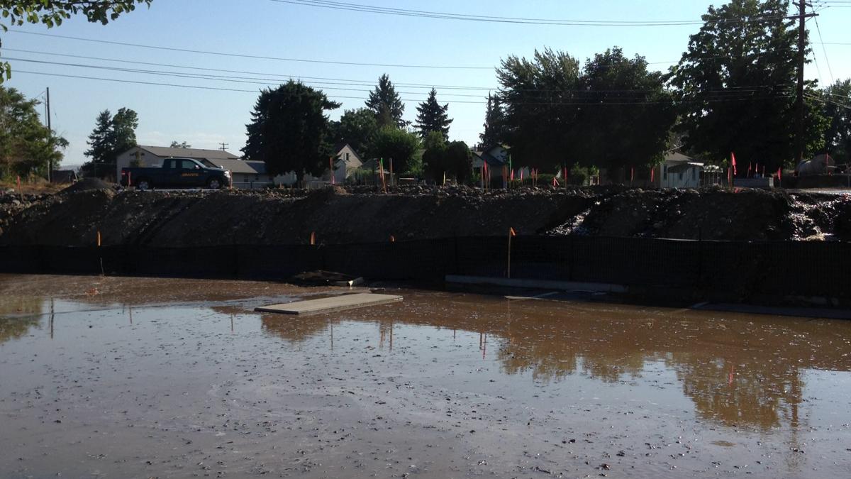 Blowout in new Yakima waterline causes flooding | Local | yakimaherald.com