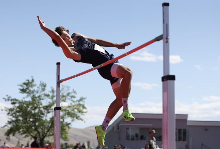 State track: La Salle relay lowers meet record as Lightning battle Cle ...