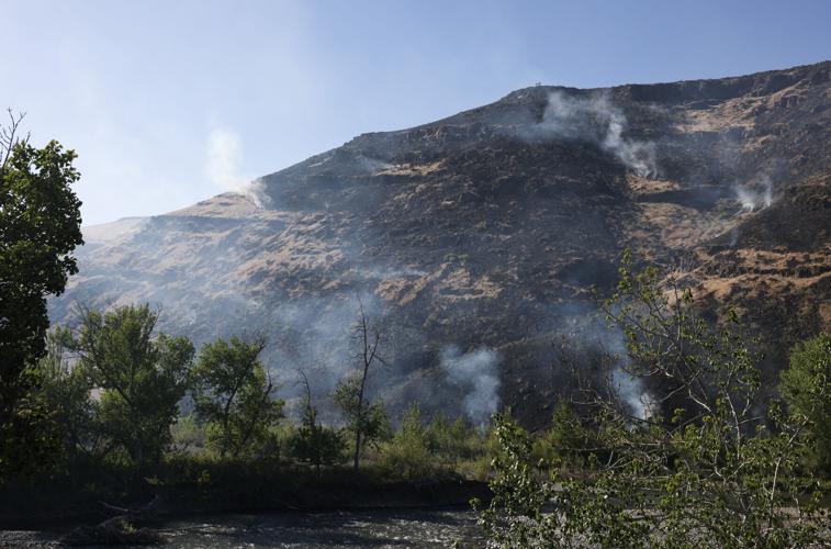 Updated: Fire burns more than 100 acres on Selah Ridge and causes local ...