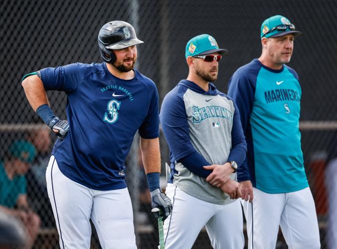 Photos: Mariners hold first full-squad spring training practice ...
