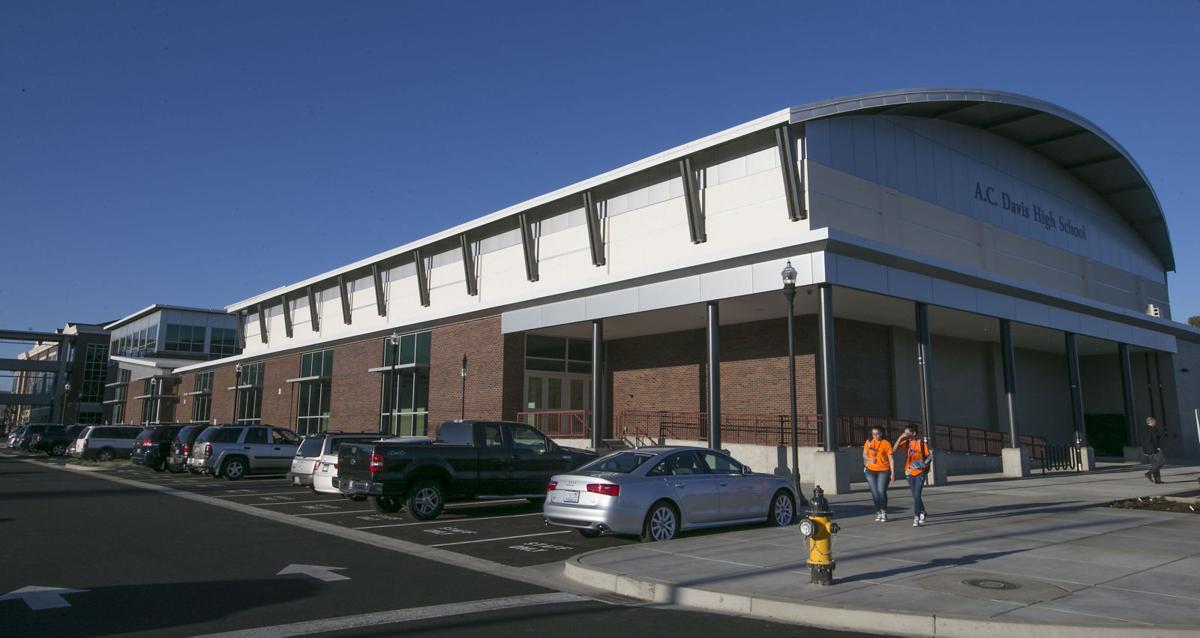 A.C. Davis High School is dedicated (15 images) | Local | yakimaherald.com