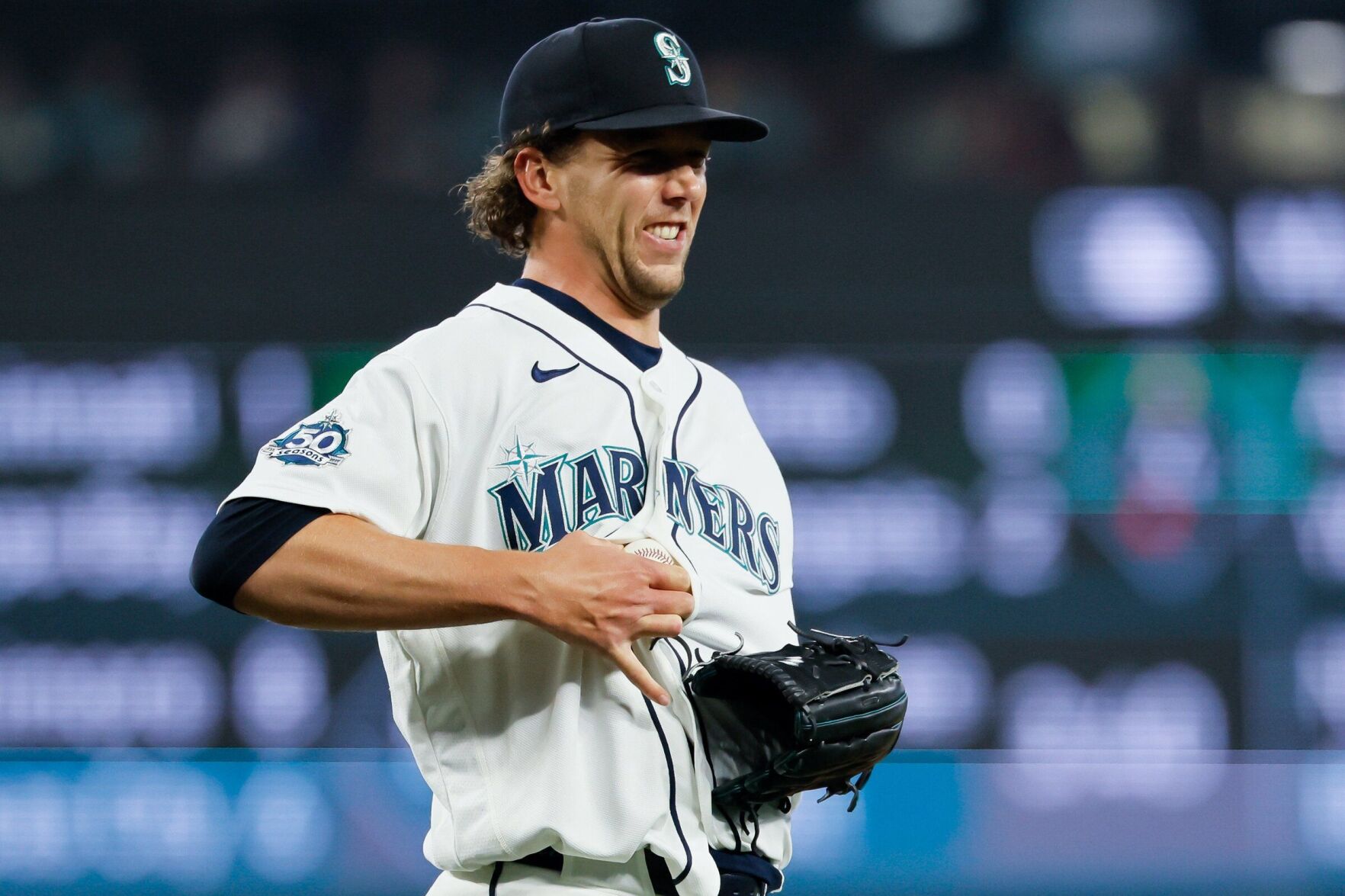 Mariners’ Logan Gilbert struck by line drive, then surprisingly pulls ...