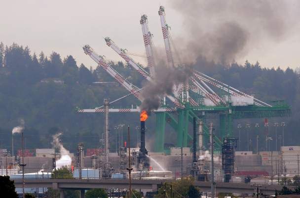 Oil refinery fire sends smoke across Tacoma | Northwest | yakimaherald.com