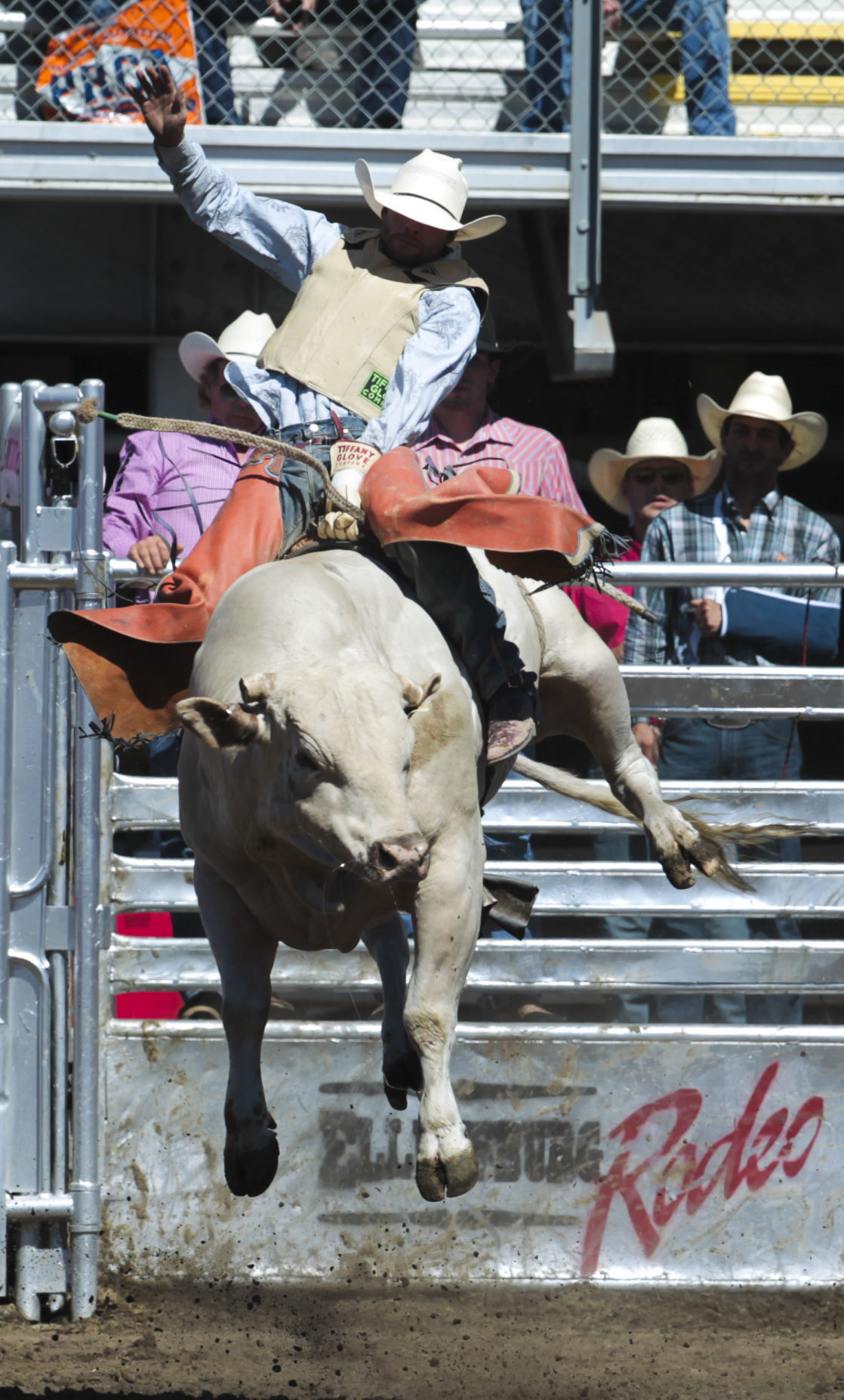 Scenes from the Ellensburg Rodeo | Sports Photos | yakimaherald.com