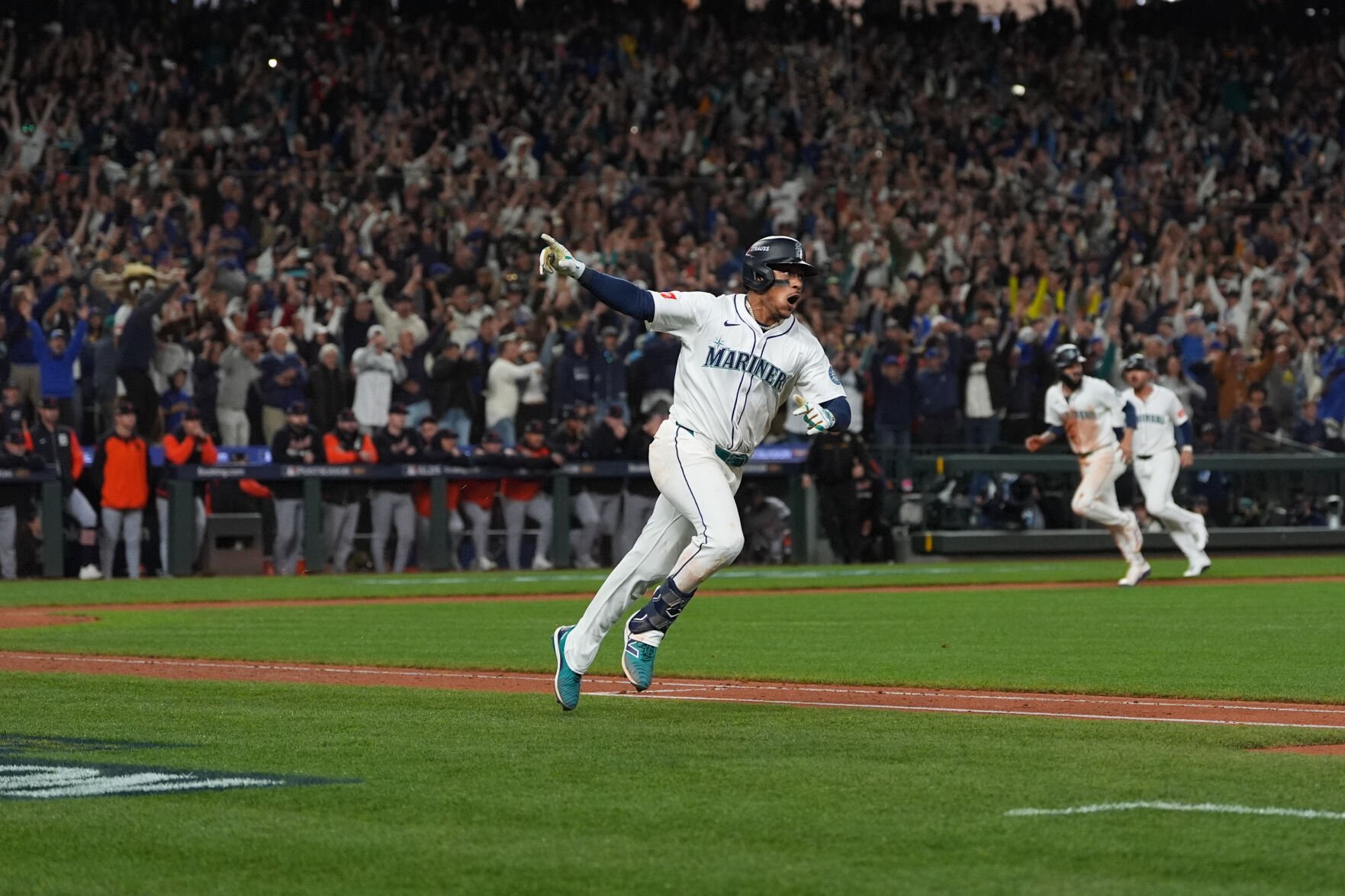 Mariners advance to ALCS after wild 15-inning marathon win over Tigers | Mariners | yakimaherald.com