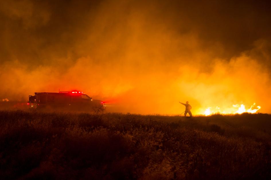 Fire burns within several feet of Terrace Heights homes; Rattlesnake ...