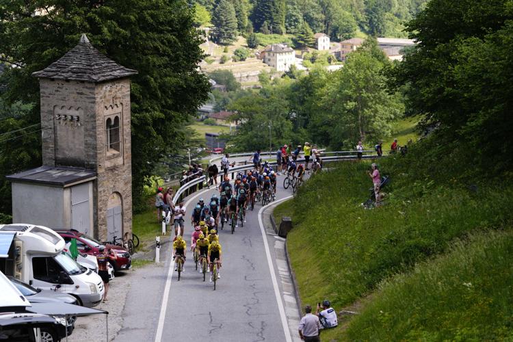 Jonas Vingegaard storms to a fourth Giro summit win, stretching his ...