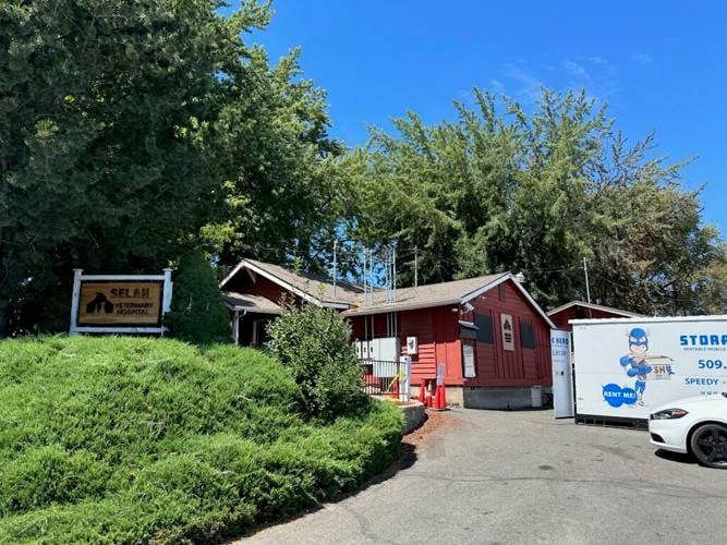Neighbor helped save animals in Selah Veterinary Hospital fire | Local ...