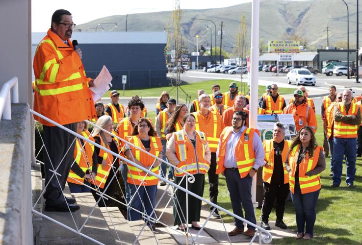 WSDOT workers remember fallen comrades, renew call for drivers to be ...