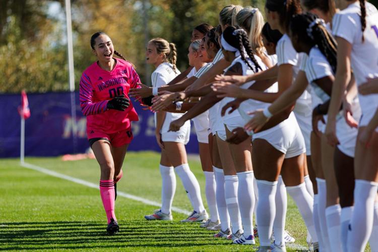 Community rallies around UW goalie Mia Hamant during cancer battle | UW ...