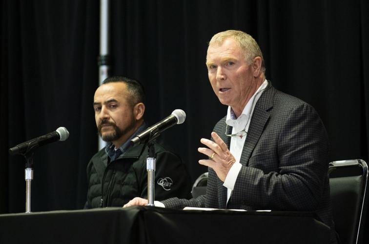 Speakers debate strong mayor pros and cons at Yakima chamber event ...