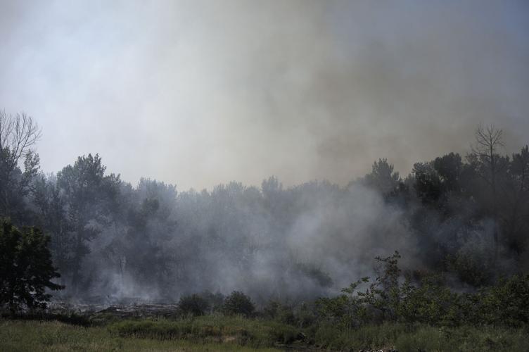 Lower Yakima Valley fire crews battling wildfire along I-82 near Donald ...