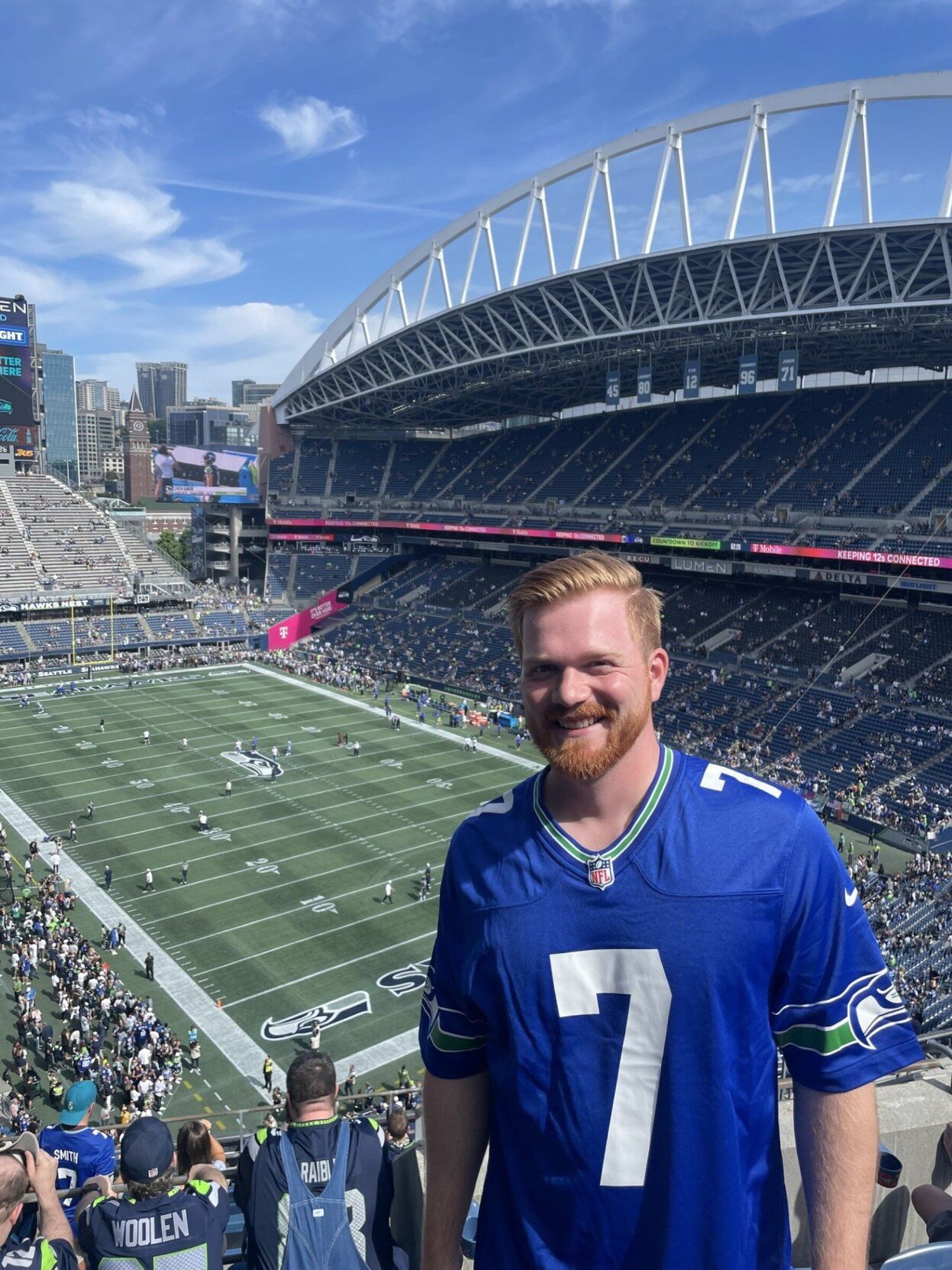 Seahawks connect Sam Darnold lookalike ‘Stan’ with QB after viral ...