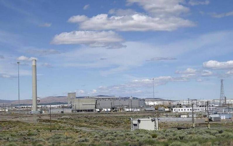 After 20 years, Hanford plutonium plant starts to fall | Northwest ...