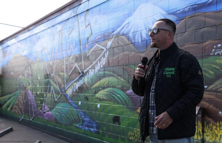 Moxee residents celebrate community pride and hop farms with new mural ...