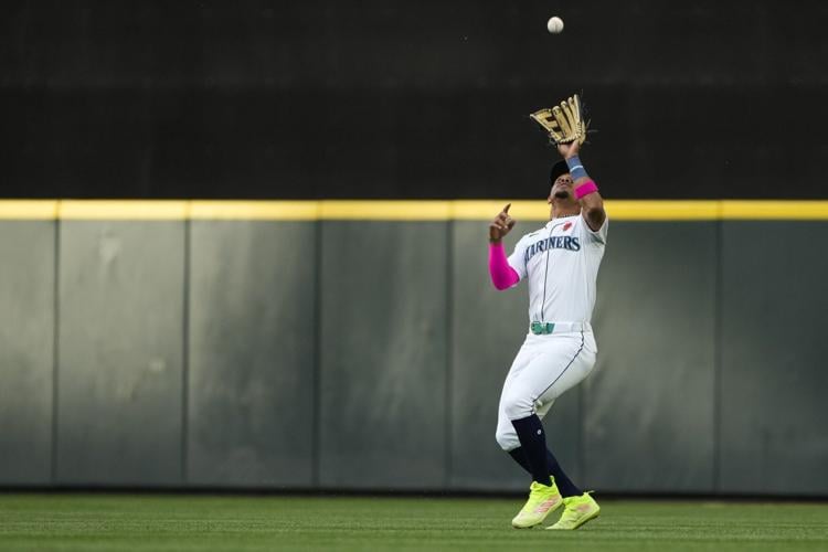 Mariners make early runs stand up, open homestand with tight win over ...
