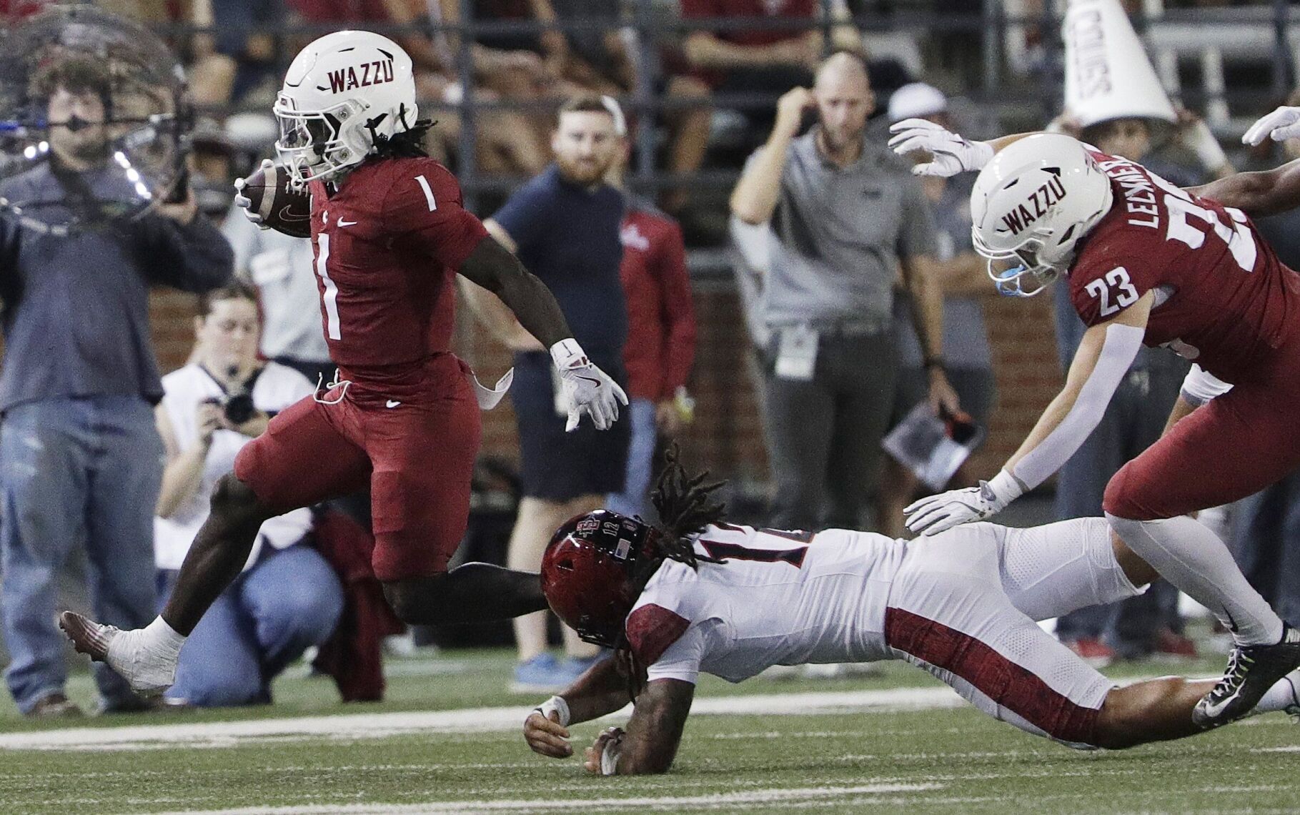 WSU has one of nation’s worst rushing attacks. What’s holding Cougars ...